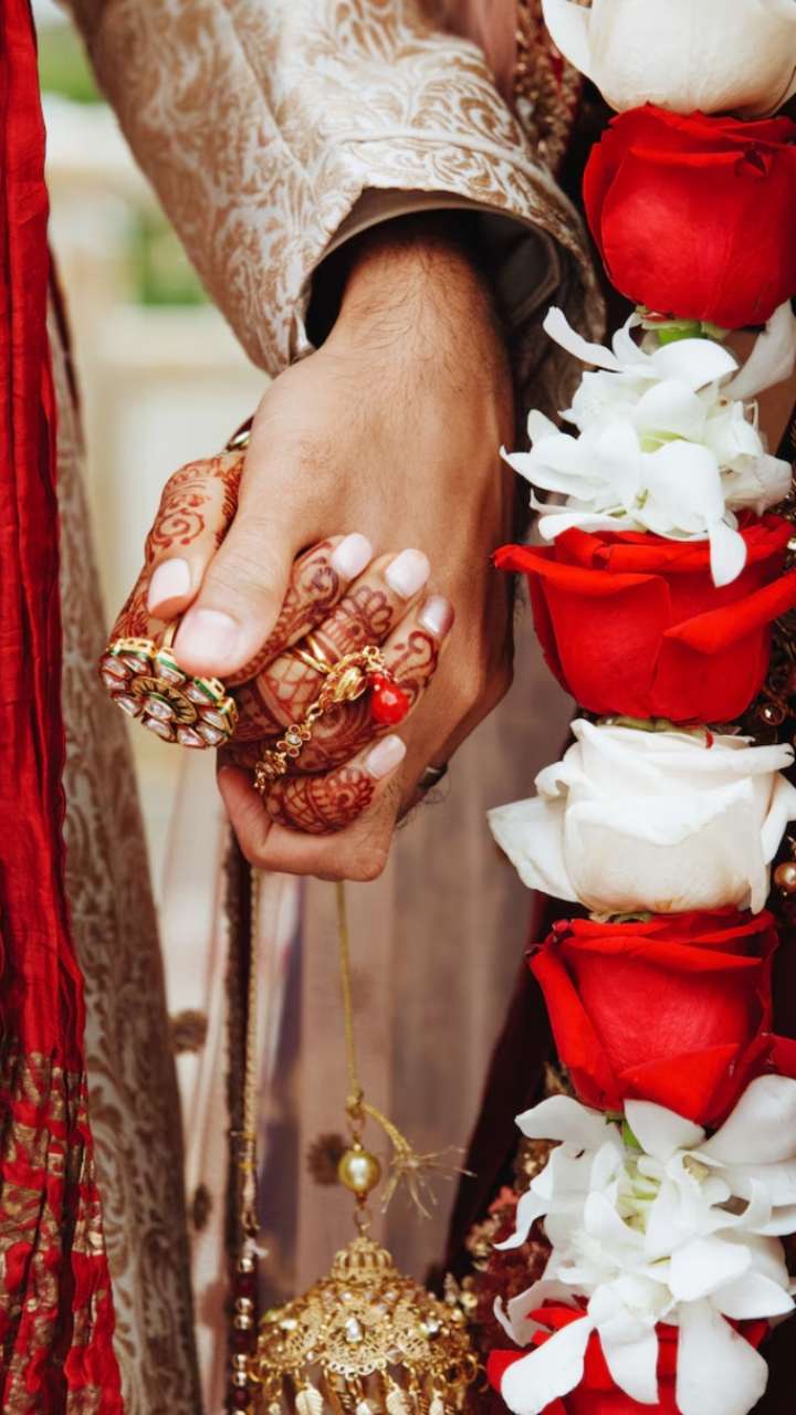 कपल्स क्यों चुन रहे हैं Weekend Marriage?। What Is Weekend Marriage