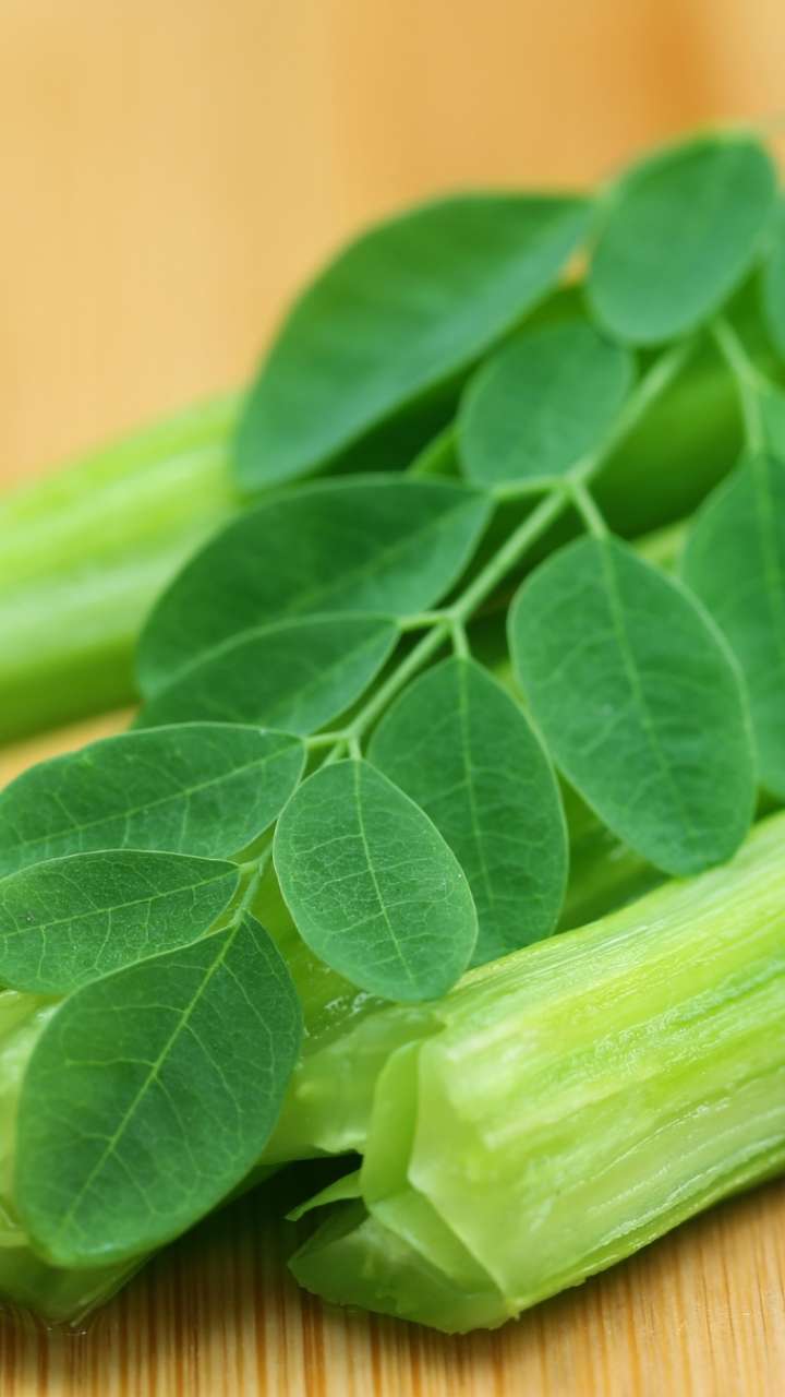 खाने में डालें सहजन के पत्ते, जानिए फायदे । Moringa Leaves Uses