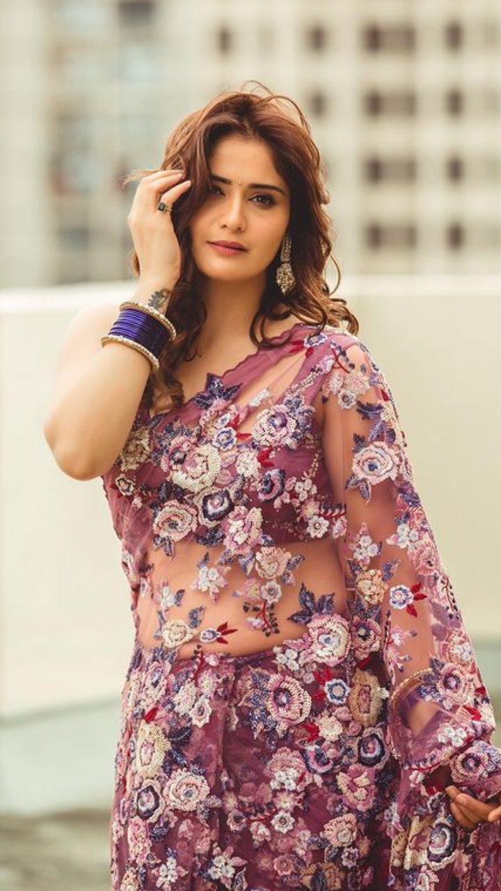 Bigg Boss fame Arti Singh looks very adorable and gorgeous in ...