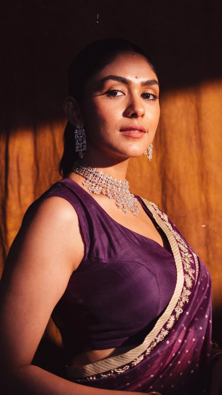 Sita Ramam Mrunal Thakur Looking Gorgeous In Saree Look