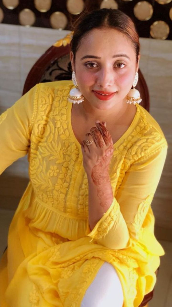 Rani Chatterjee glamorous avatar in a yellow suit