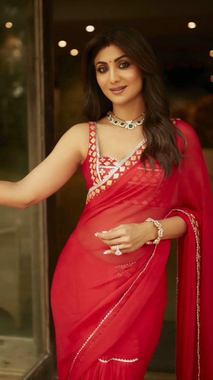 Shilpa Shetty Wreaked Havoc In A Red Saree See Pics 