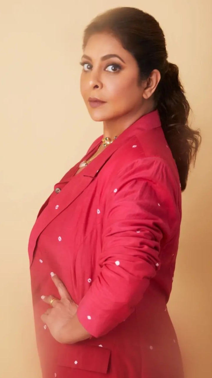 Delhi Crime fame Shefali Shah shares glamorous pictures in casual look ... Delhi Crime fame Shefali Shah shares glamorous pictures in casual look ...