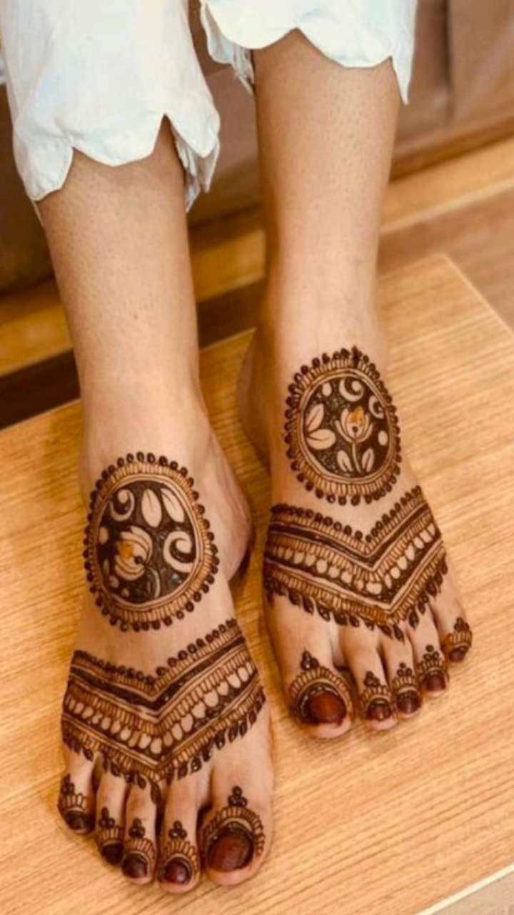 Beautiful and Unique Leg Mehendi Designs