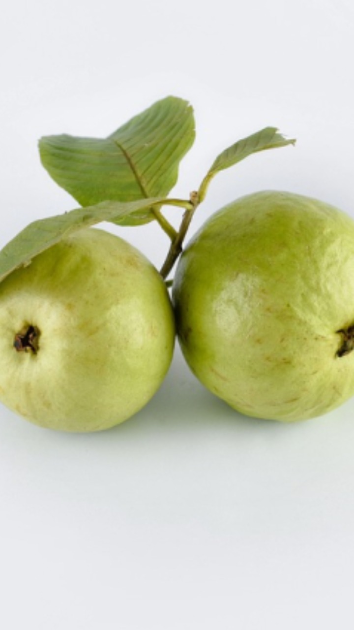 These people should be careful while eating guava