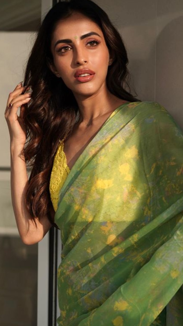 Bekaaboo actress Priya Banerjee shared simple photos in a simple saree