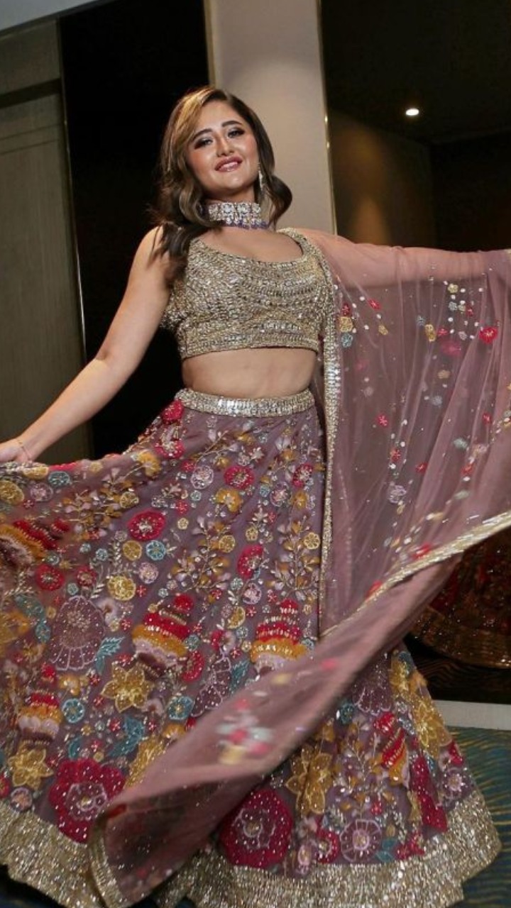 Rashami Desai Indian Look: Rashami Desai के देसी लुक्स हैं बेहद खूबसूरत