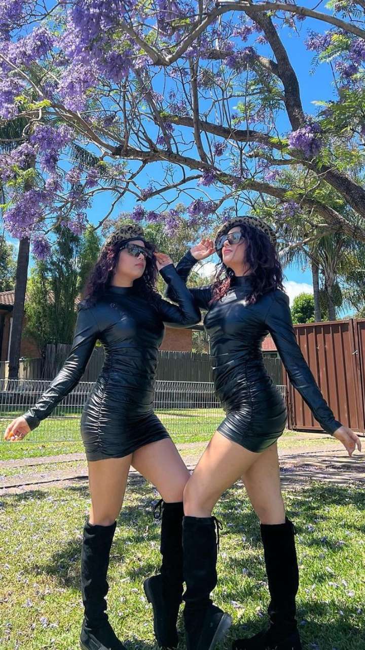 ट्विन सिस्टर Chinki Minki ने ब्लैक आउटफिट में शेयर कीं सिजलिंग तस्वीरें