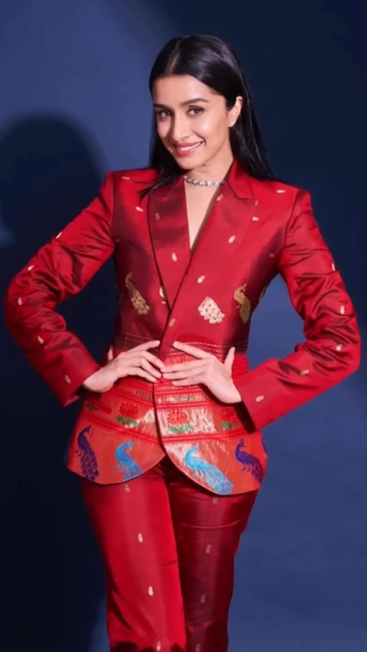 Shraddha Kapoor ने साड़ी के कपडे से बनाया फॉर्मल सूट