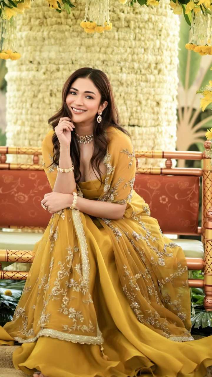 वेडिंग फंक्शन के लिए बेस्ट हैं Ridhima Pandit के ये लुक्स